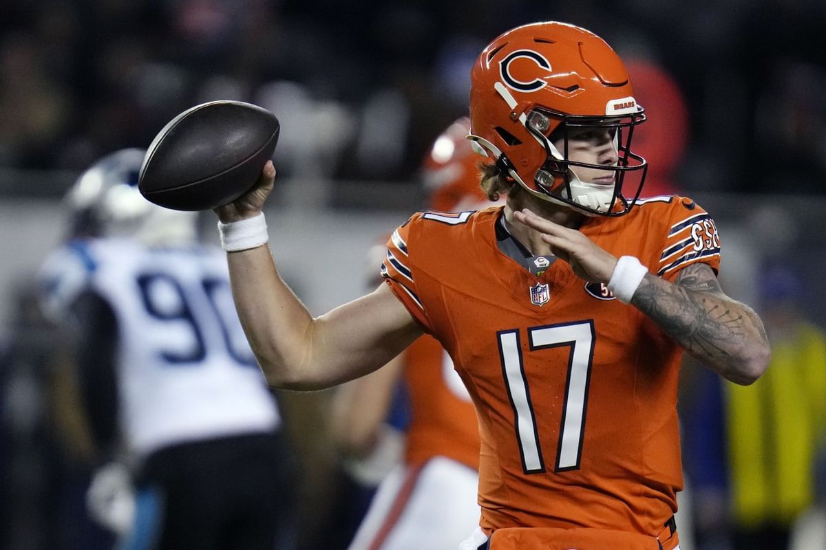 WWE superstar Seth Rollins back in love with NFL after Bears' 16-13 TNF ...