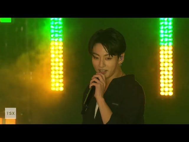 "The Global Popstar": Fans in awe seeing a huge crowd gathered in 30 ...
