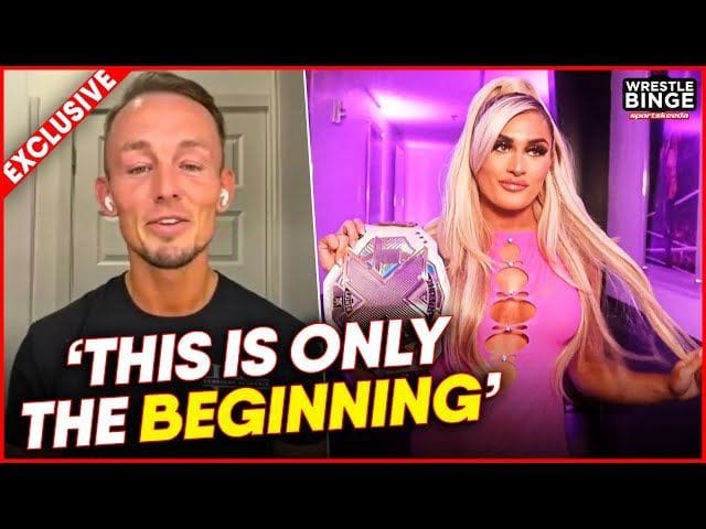 [PHOTO] 33-year-old WWE star breaks character to embrace his mother at ...