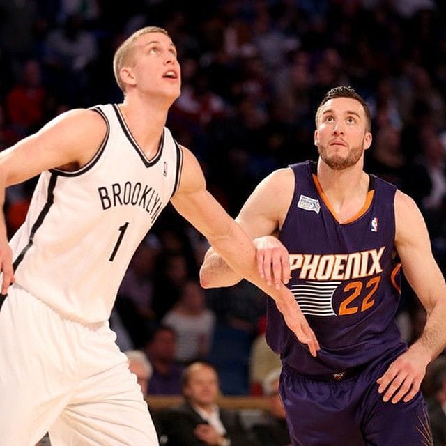 How many Plumlee brothers played in the NBA?