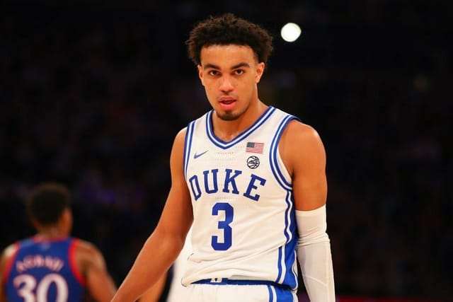 How many 3s does Tre Jones average?