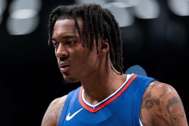 How tall is Bones Hyland?