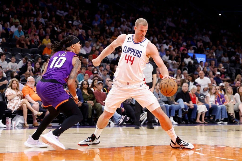 How tall is Mason Plumlee?