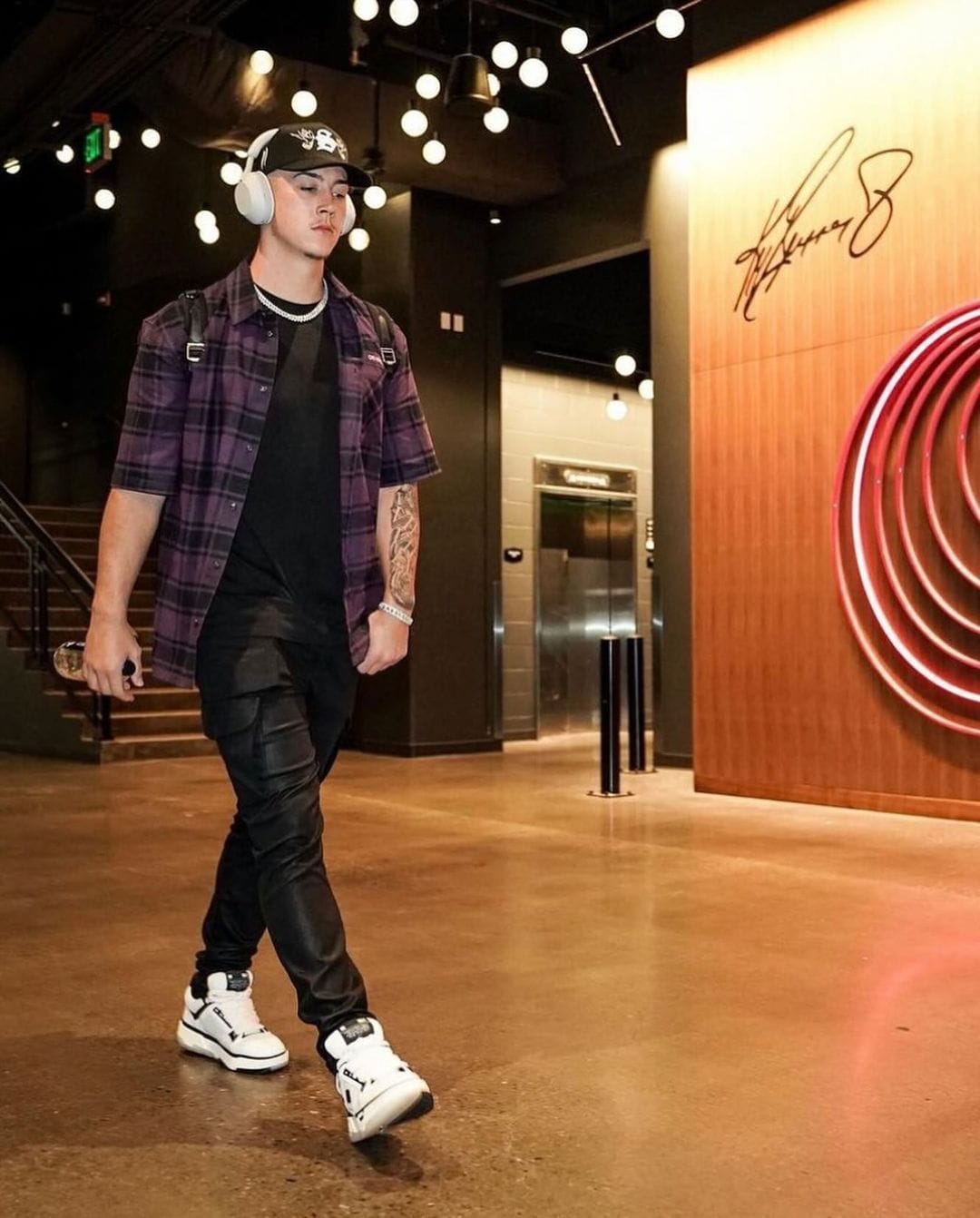 Top 6 outfits of Bobby Miller's eye-catching seasonal attires