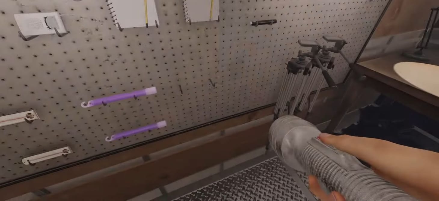 Phasmophobia: Every Tier 1 primary equipment and its features