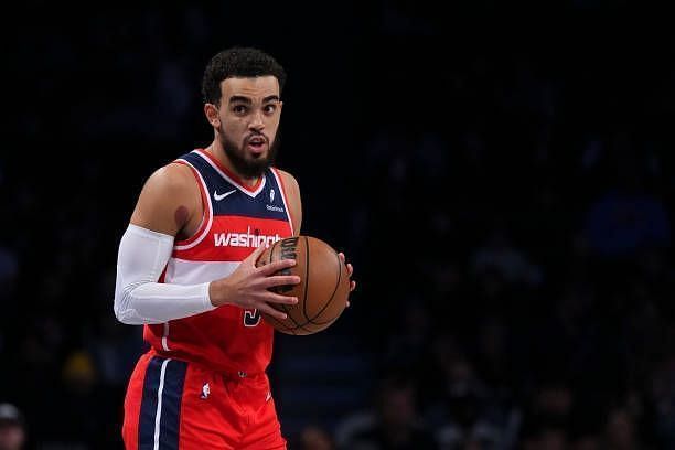 How tall is Tyus Jones?