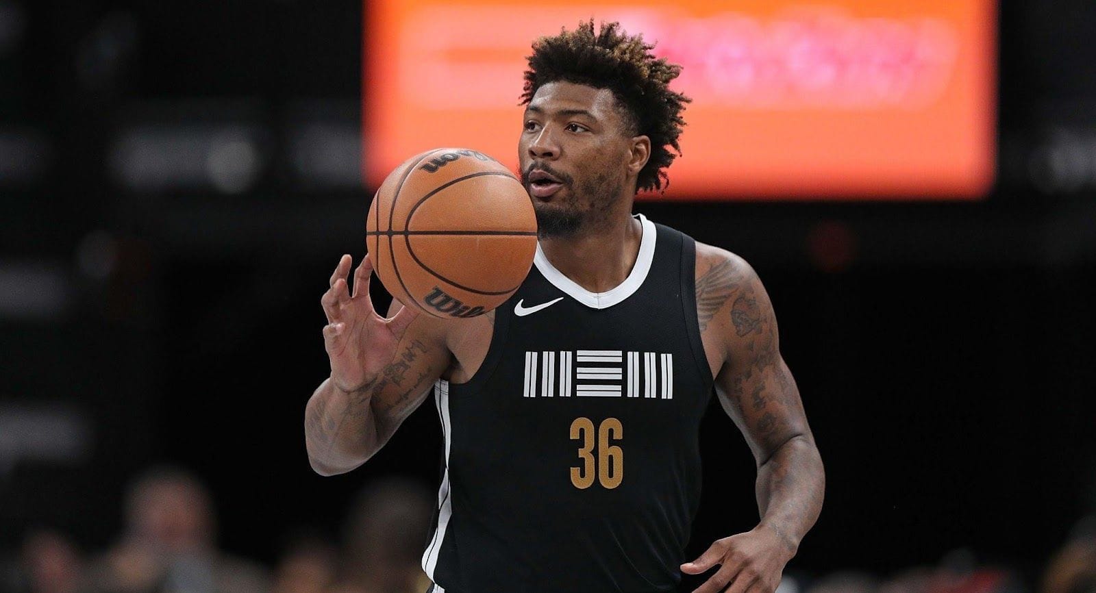 How tall is Marcus Smart?