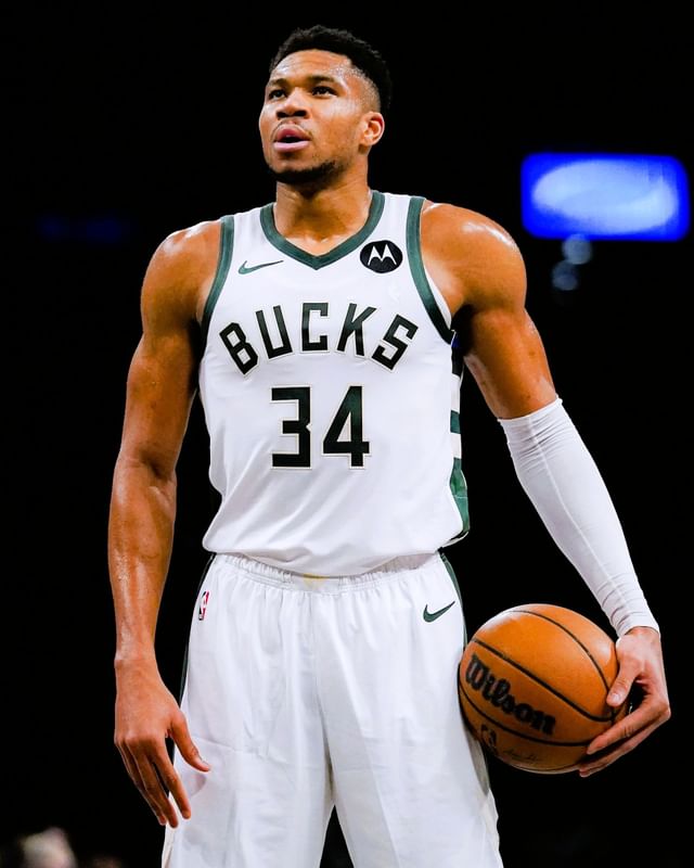 Bucks' star Giannis Antetokounmpo rocks all-Nike look featuring $254 ...