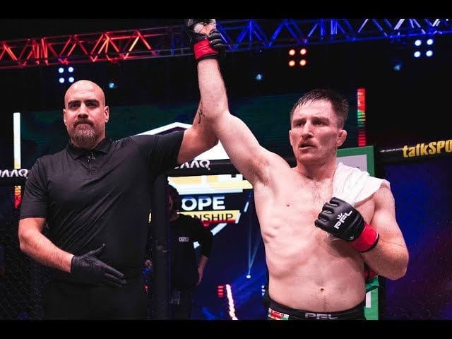 PFL: "The commentary team is so lost here" - Point deduction for elbows ...