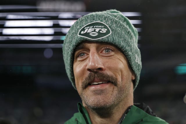 Aaron Rodgers gauges Jets' locker room temperature after yet another ...