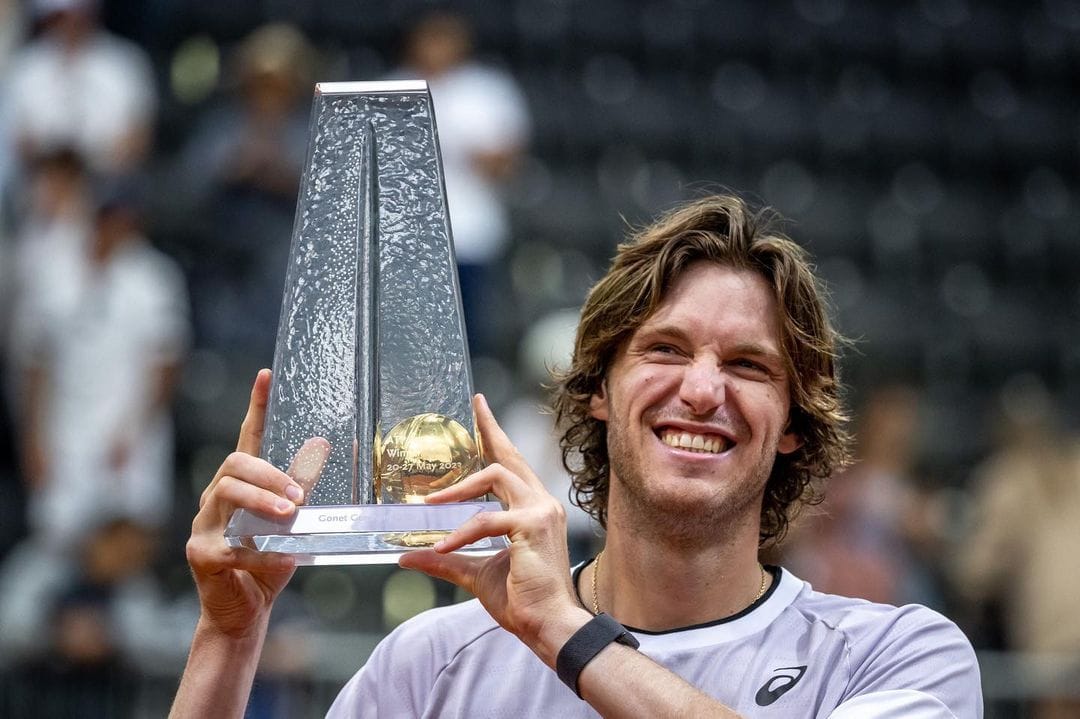 What nationality is Nicolas Jarry?