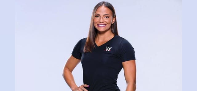 What nationality is Kiana James?