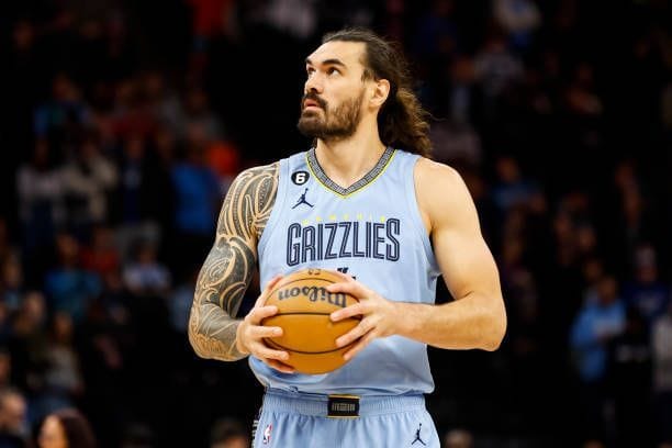 How many siblings does Steven Adams have?