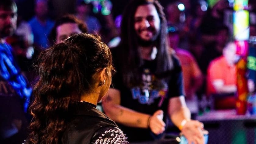 Female WWE star debuts stunning new look