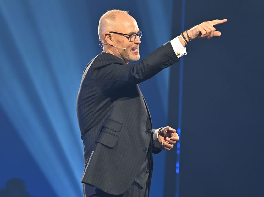 How did Ernie Johnson start his broadcasting career? Looking at his ...