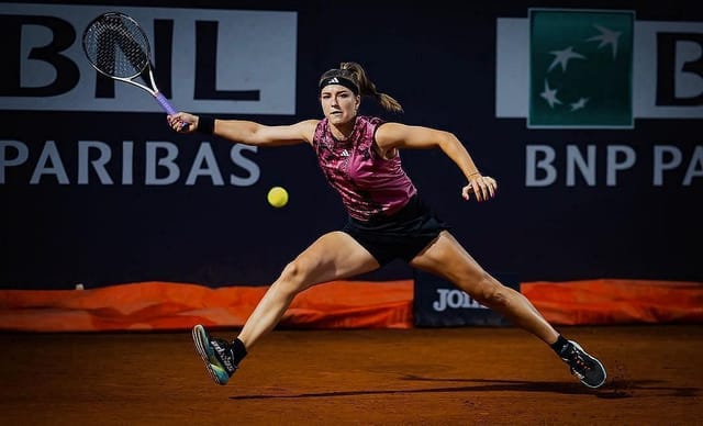 Where does Karolina Muchova live now? What country is Karolina Muchova ...