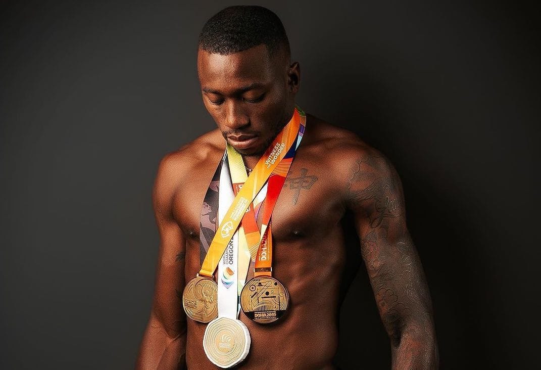 How tall is Grant Holloway?