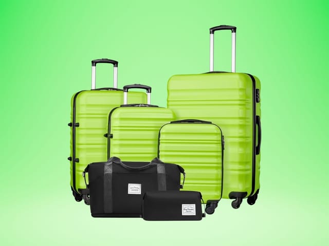 11 best fashionable luggage sets for New Year travel plans