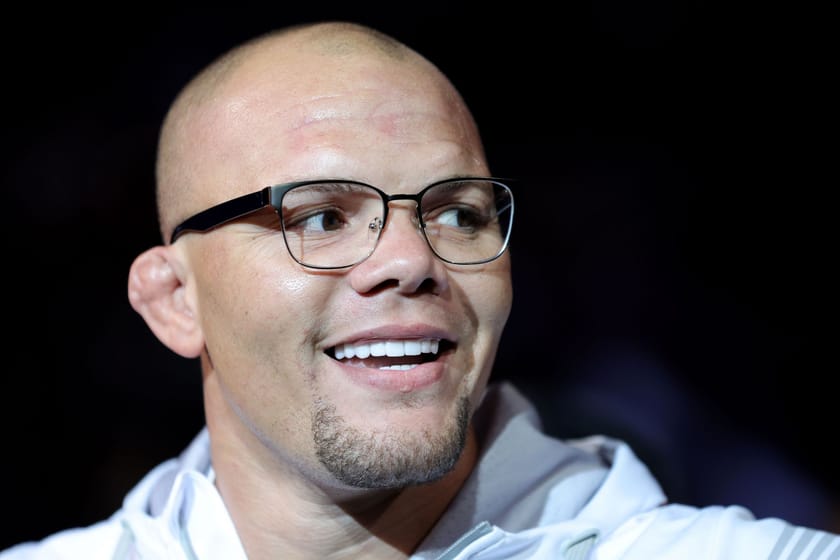 "Why am I still doing this?" - Anthony Smith admits to being conflicted ...