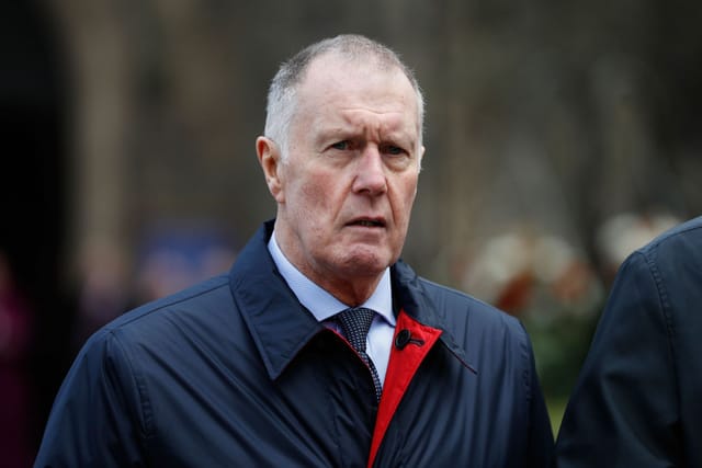 What happened to Geoff Hurst? English football legend rushed off stage ...
