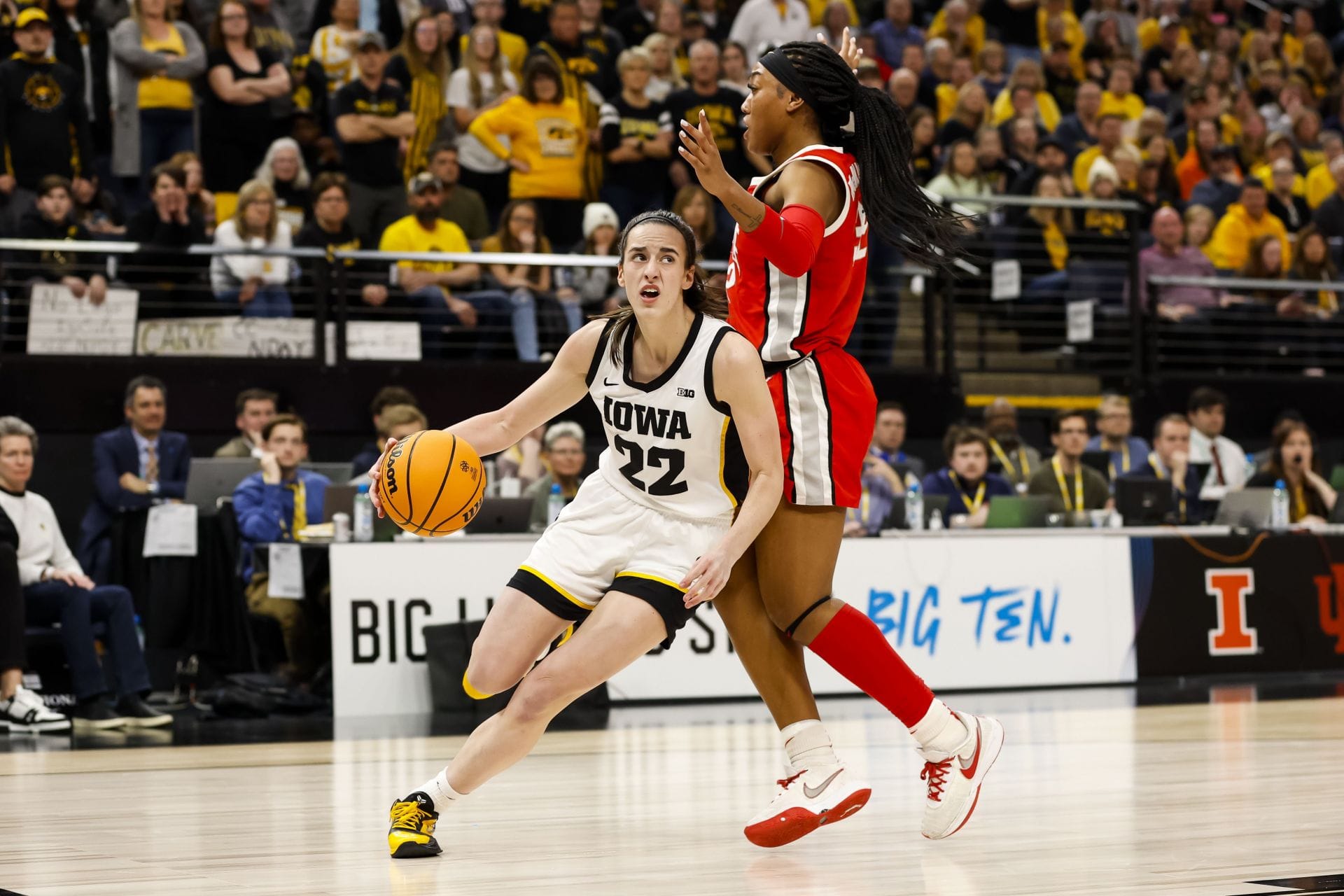 “no mf if you can hoop like Caitlin” - College hoops fans gush over ...