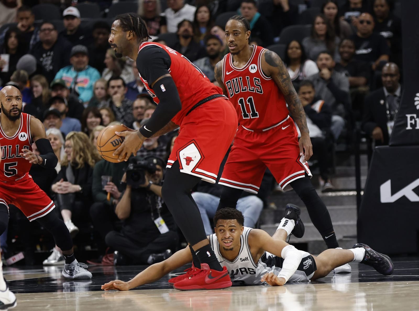 Which NBA teams have the largest market sizes? Exploring the economic ...