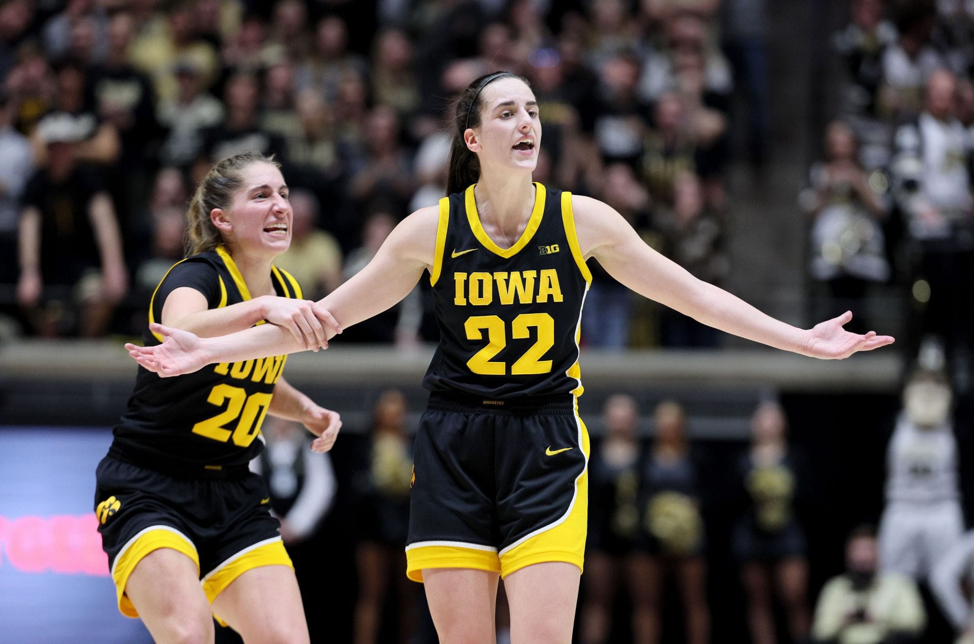 “no mf if you can hoop like Caitlin” - College hoops fans gush over ...