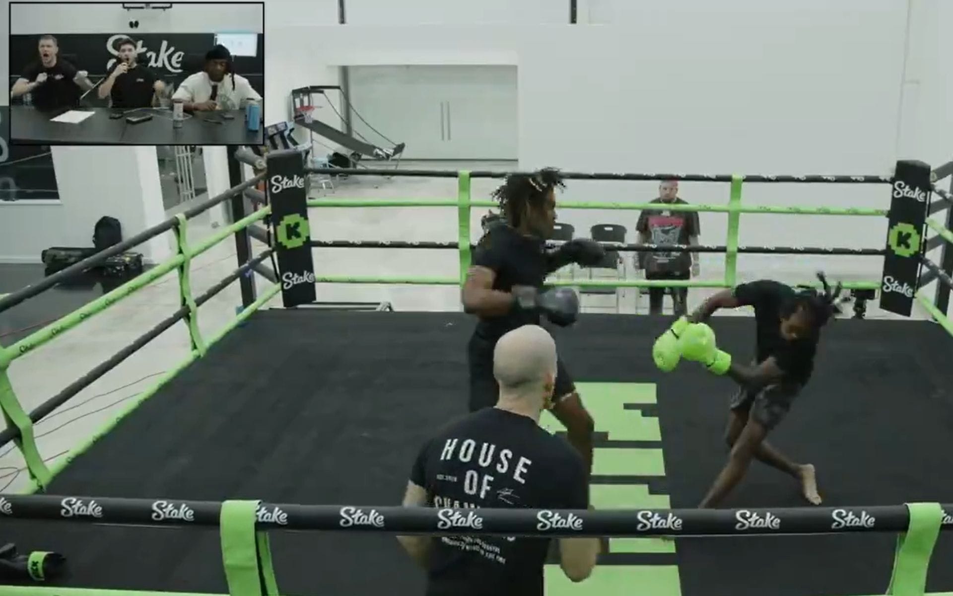 "That dude needs to go to the doctor ASAP" - Streamer getting brutally ...