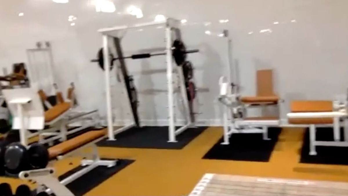 Inside 'Rocket' Roger Clemens and wife Debra's $4,500,000 Houston ...