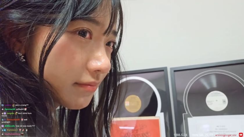 Twitch streamer Jinnytty gets emotional while opening a package from ...