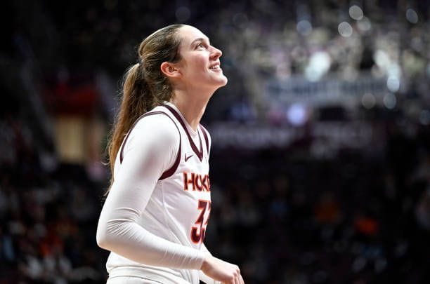 Elizabeth Kitley Wingspan, Net worth, Age, Nationality, Social media ...