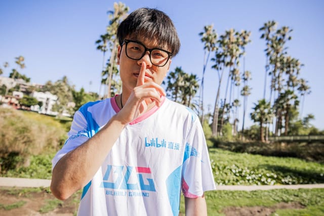 whzy Valorant settings (2024): Crosshair, configuration, keybinds ...