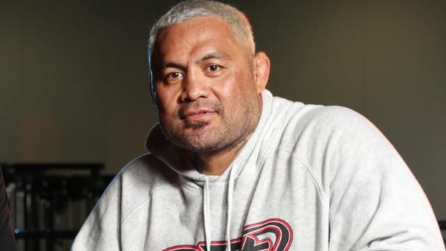 "People were too scared to touch me" - Mark Hunt claims he was ...