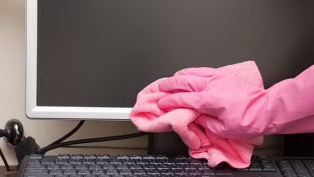 How to clean computer screens: 5 best methods explored