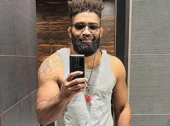 How Tall Is Chris Curtis