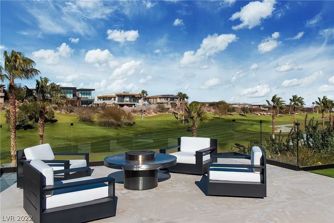 Fact Check: Does Davante Adams have a Taco Bell in his house? Exploring ...