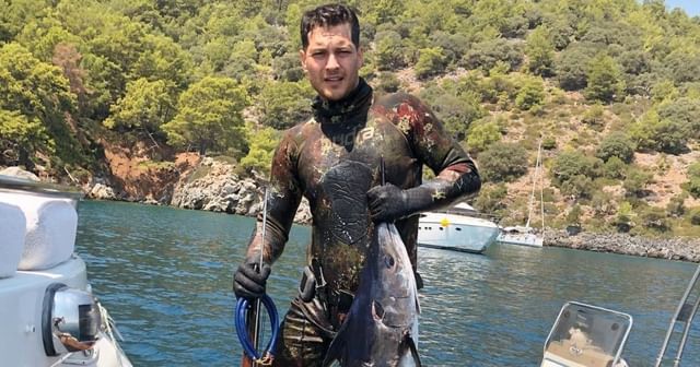 Who is Cagatay Ulusoy? The Tailor and Kubra actor's life, career, and ...