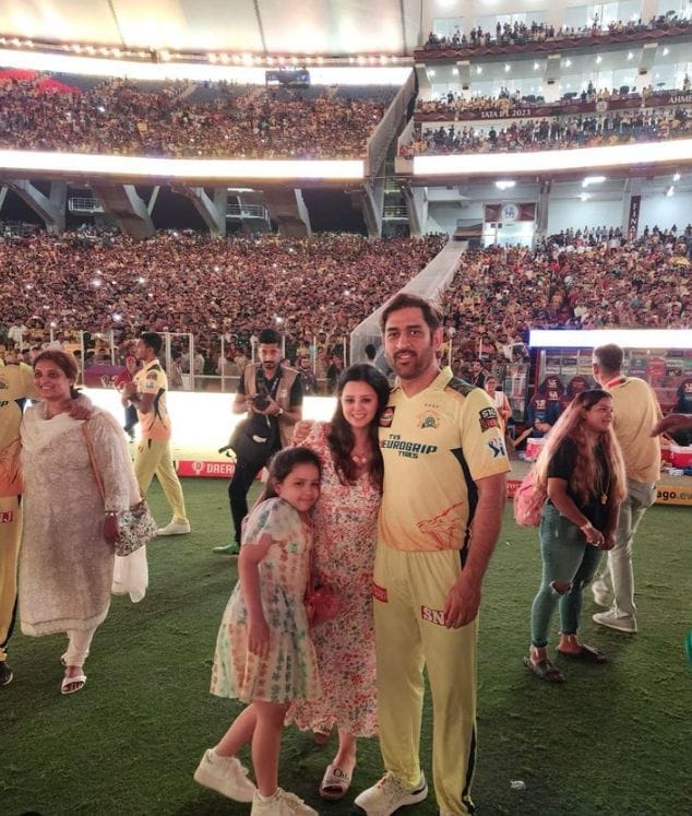 MS Dhoni Family - Father, Mother, Siblings, Wife, Daughter
