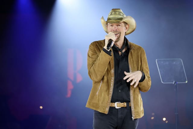 Fact Check: Was Toby Keith in the military? Patriotic affiliation with ...