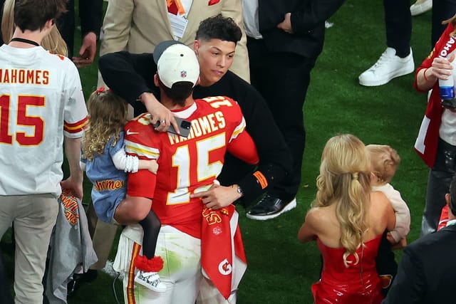 NFL fans lash out at Jackson Mahomes comforting child in aftermath of ...