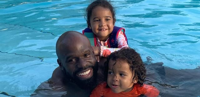 Who all are ther in Apollo Crews family