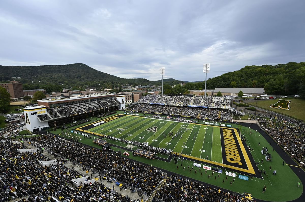 Top 10 most iconic and historic college football stadiums to experience ...