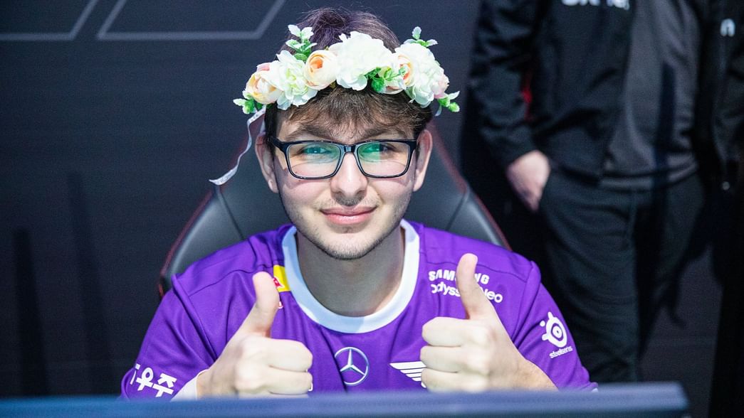 Rossy Valorant settings: Crosshair, configuration, keybinds ...