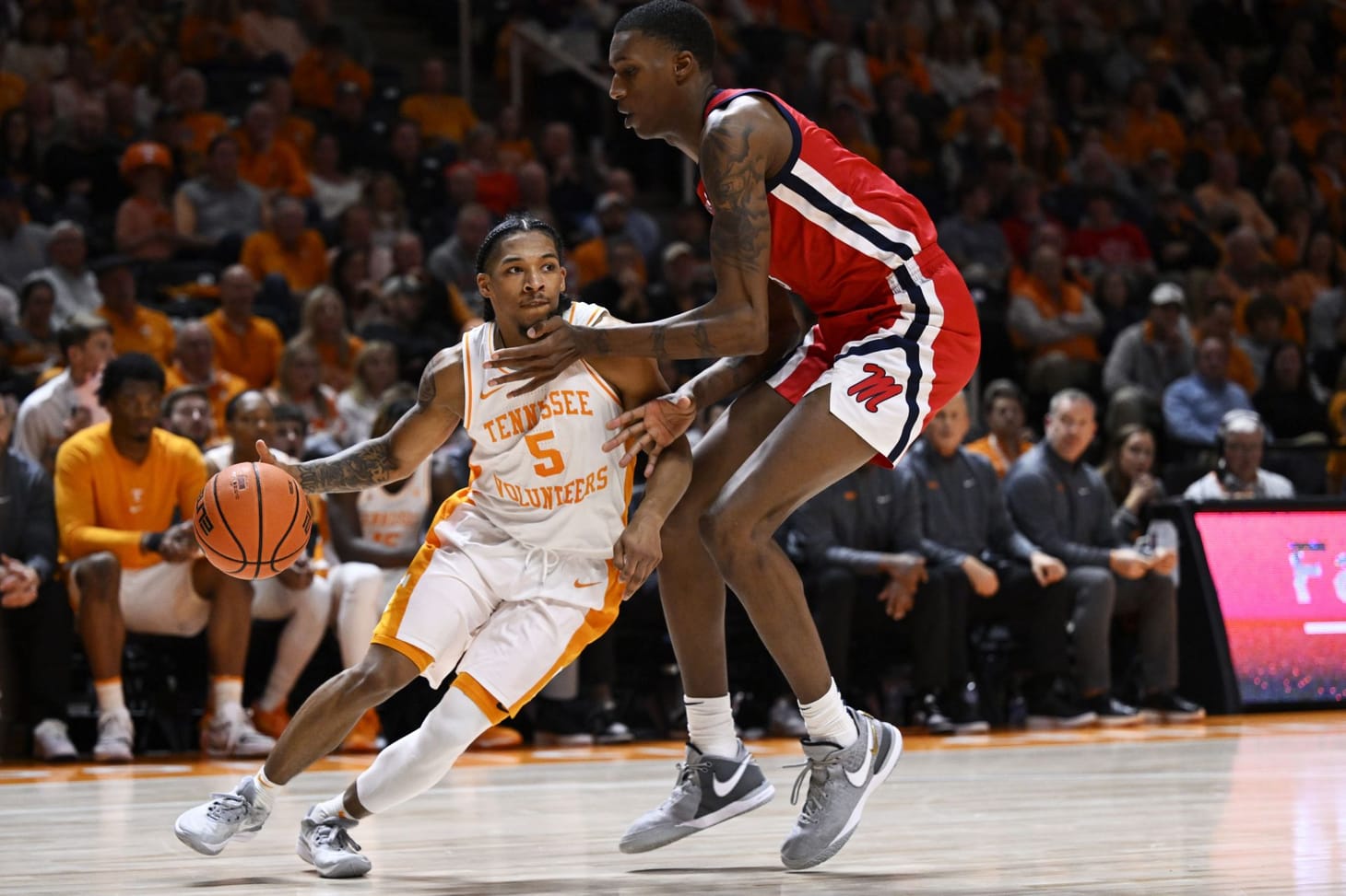 5 tallest college basketball players in 2023-24 ft. Zach Edey, Jamarion ...