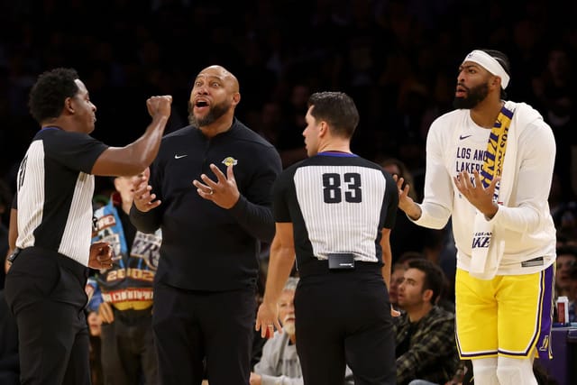 Lakers fans cry foul over officiating after Dubs get their lick back ...
