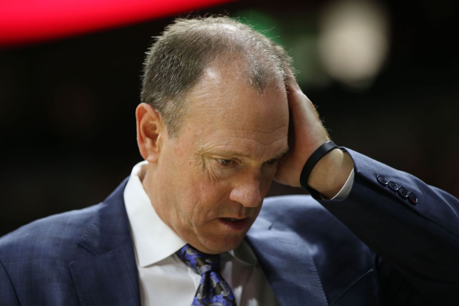 “They gotta review this decision” - College hoops fans back Dan Monson ...