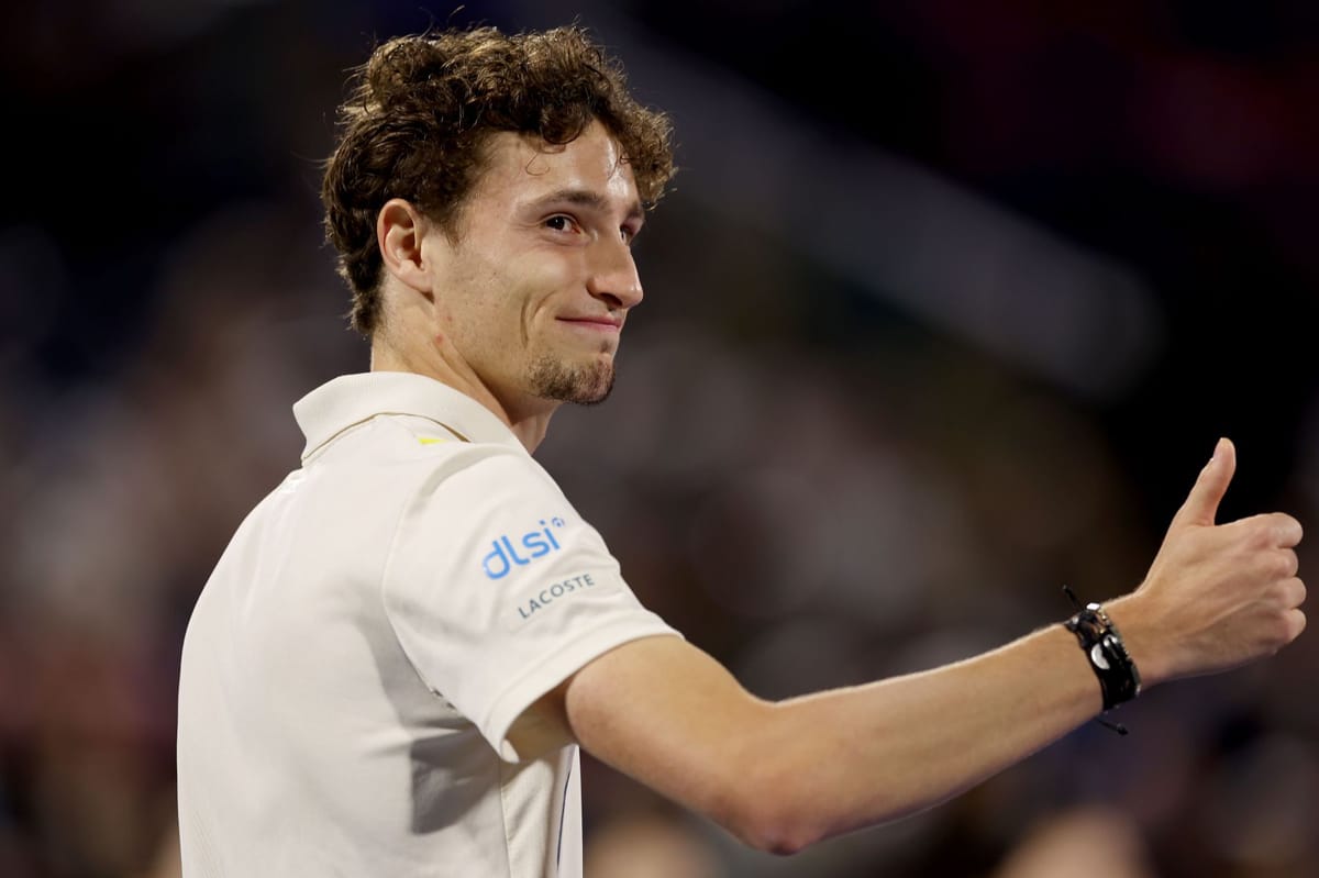 WATCH: Ugo Humbert kisses girlfriend Tessah in jubilation after winning ...