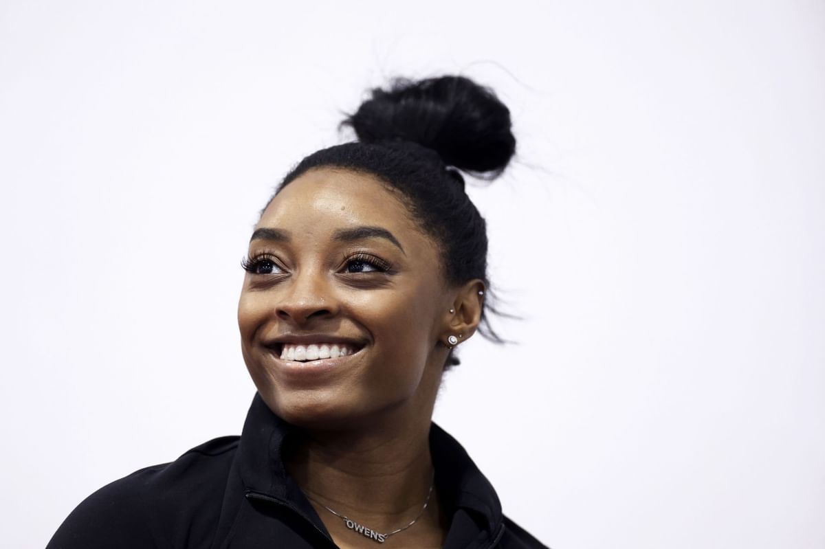 Simone Biles cheers on husband Jonathan Owens as the Chicago Bears ...