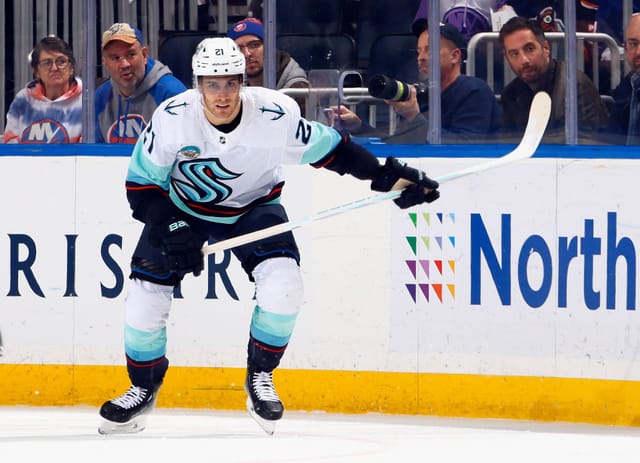 NHL trade rumors: Insider deems New York Rangers "finalists" in race ...