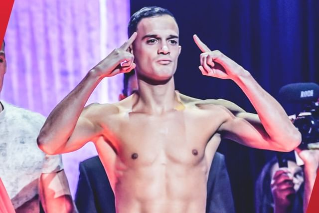 Jonathan Di Bella prepared to trade bombs with Prajanchai at Lumpinee ...